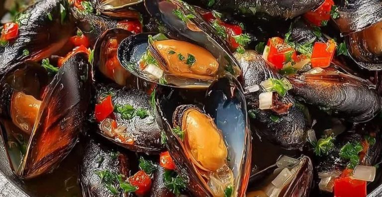Steamed Mussels in Garlic Butter Sauce – Easy Foods