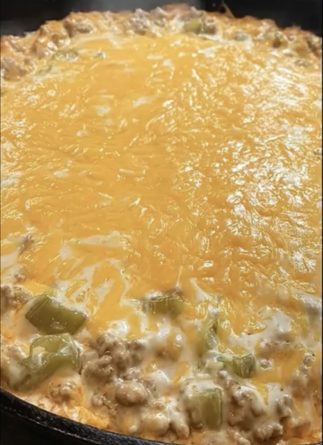 Cheesy One Pan Beef and Green Chili Skillet – Easy Foods